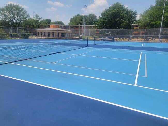 The Columns Apartments - Springfield, MO | ForRent.com