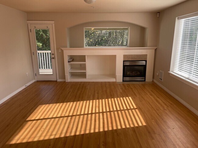 Extremely Spacious 3 Bedroom Condo for Ren... - House Rental in ...