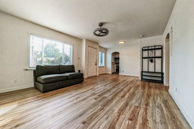 1007 N 1st St Off-Campus Housing, Renton, WA