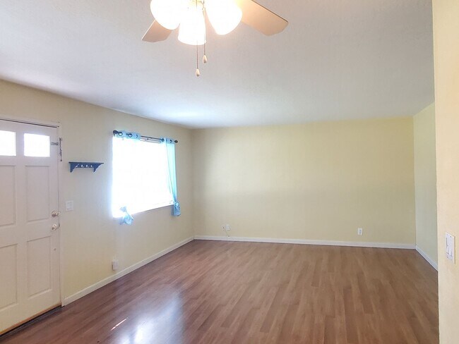 Single Story Condo, Renovated Inside, Wood... - House Rental in San ...