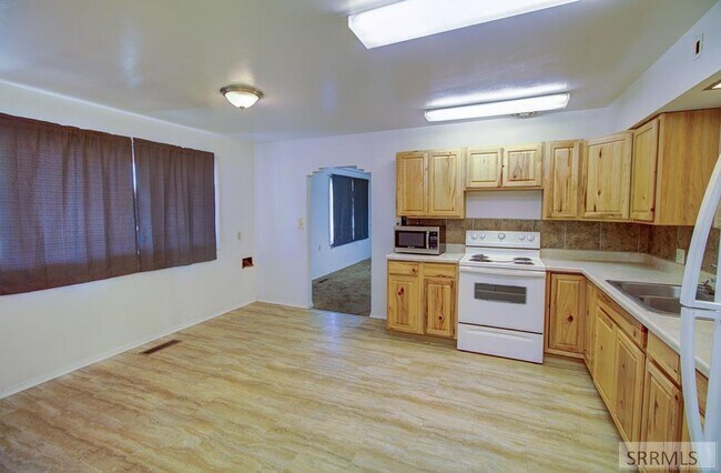 CHECK OUT THIS HOME RIGHT IN DOWN TOWN REX... - House Rental in Rexburg ...