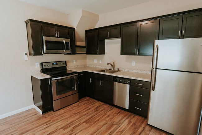 1901 Douglas St Off-Campus Housing, Forest Grove, OR