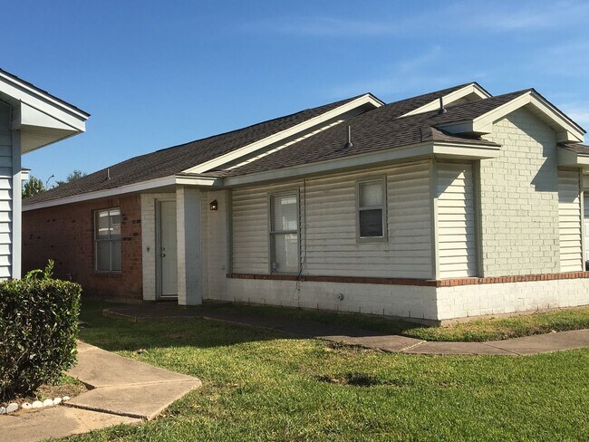 Free standing 4 bedrooms/ 2 bathrooms Rental - House Rental in Houston ...