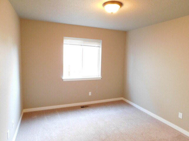 3Bd/2Ba Single Story House - Available to ... - House Rental in Salem ...