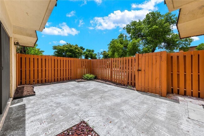 1706 Park Meadows Dr - Townhome Rental in Fort Myers FL | ForRent.com