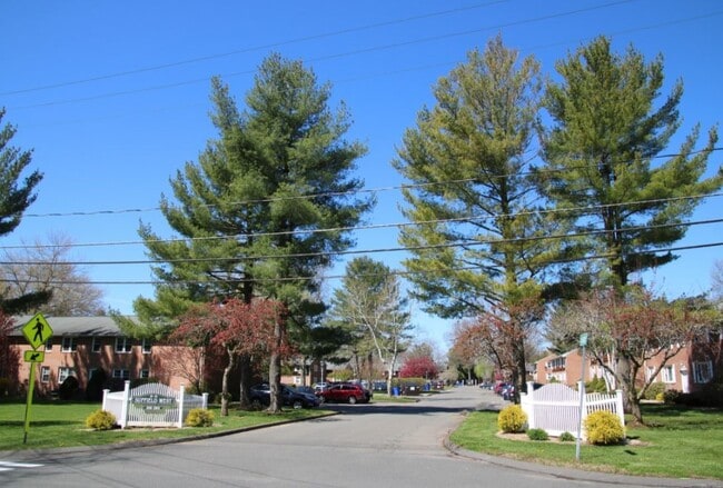 Suffield West Apartments - Suffield, CT | ForRent.com