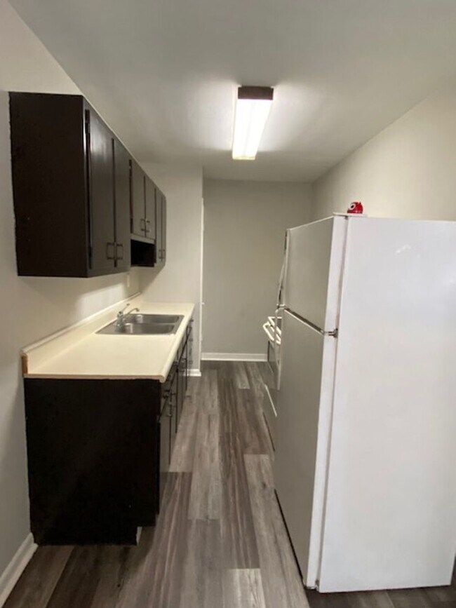 Charming 1 Bed Apartment with Laundry Hook... Unit 32 - Dayton, OH ...