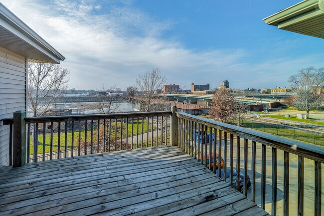 Riverwalk Residences Apartments - Waterloo, IA | ForRent.com