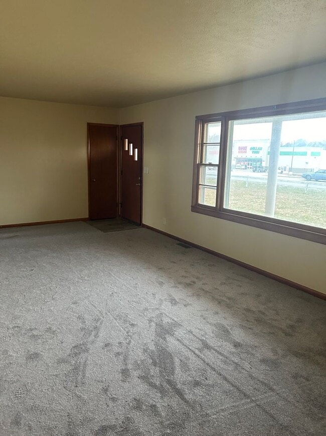 Large 3 bedroom 2 Bath House- with nice Bi... - House Rental in Lincoln ...