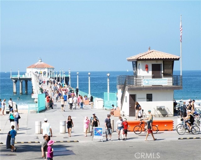 5942 W 74th St Off-Campus Housing, Los Angeles, CA