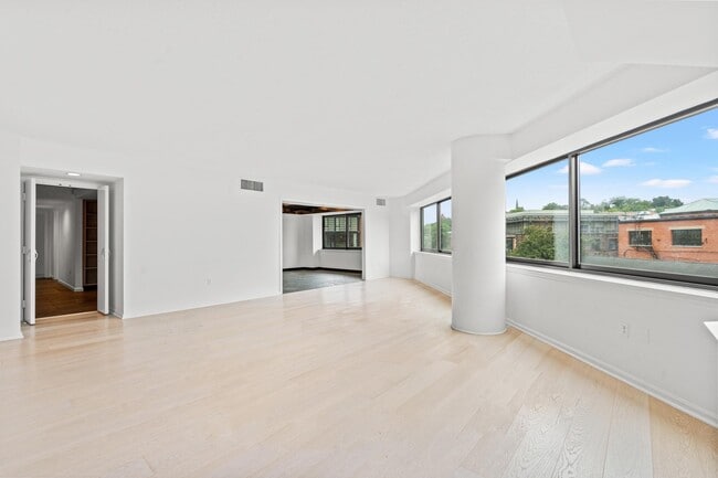 1015 33rd St NW Unit # 702 Off-Campus Housing, Washington, DC