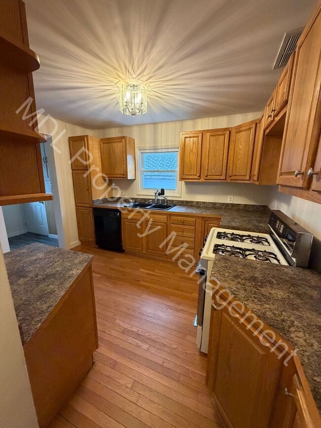 Adorable 2 Bedroom Home with 2nd Level and a Garage!! Off-Campus ...