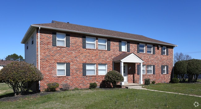 Summit Pointe Apartments Off-Campus Housing, Petersburg, VA ...
