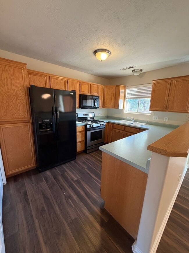 Charming 2 bedroom, 1 bath townhome ideally located in downtown Ivins ...