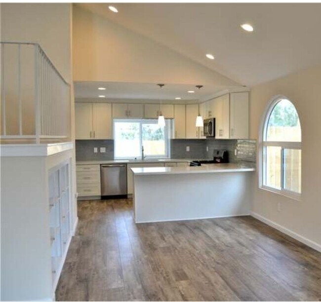 Beautiful 4 Bedroom House with a Long, Pri... - House Rental in ...