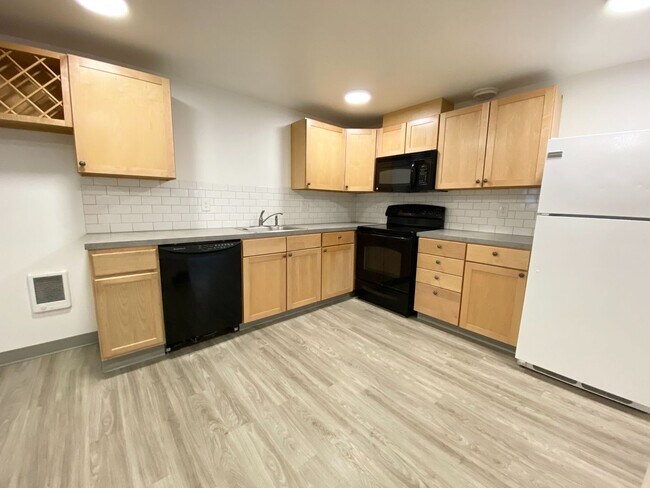 Private Entry 2 Bedroom Duplex/ basement a... - House Rental in ...