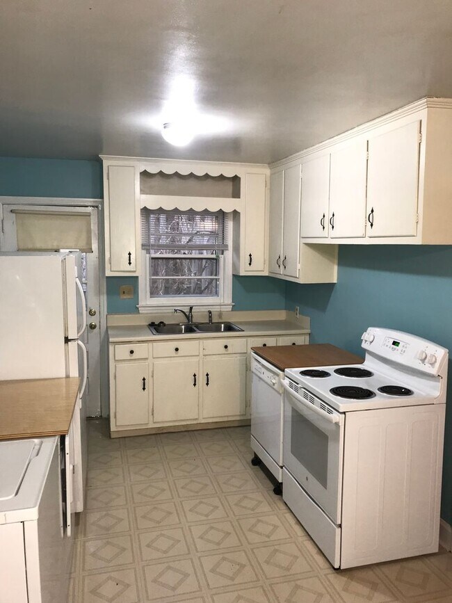 Walk to the UNC campus and Merritt's Store! - House Rental in Chapel ...