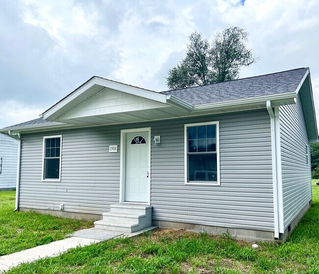 DEPOSIT MOVES YOU IN! No rent due until Ju... - House Rental in Terre ...