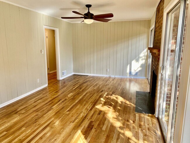 Mid-century ranch on half acre lot in beau... House - House Rental in ...