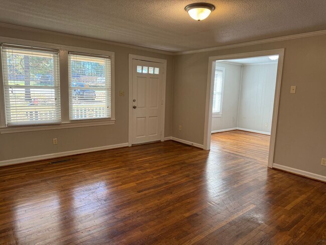 SW - Front Porch, Living Area Plus DR, Bea... - House Rental in ...