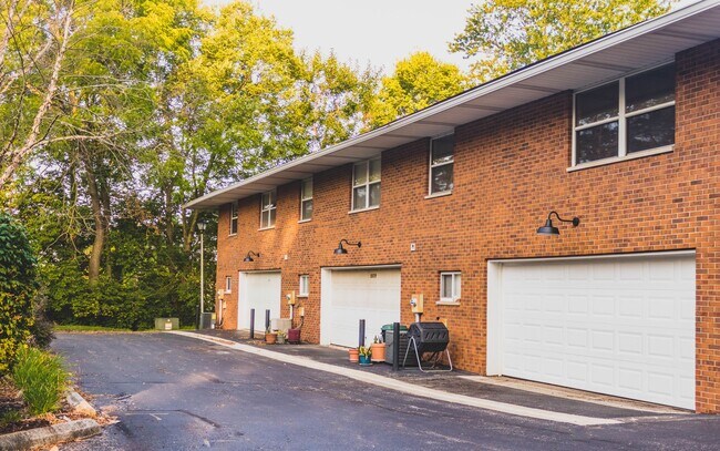 Marble Cliff Village, Roxbury Arms Apartments - House Rental in Marble ...