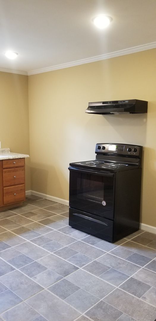 DL Benzer Properties, LLC-786 Burbridge Apartamento Unidad A - Port ...