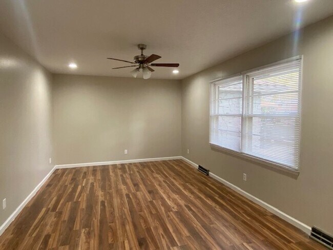 FOUR BEDROOM - WANDA GRAY/CHEROKEE/KICKAPOO!! House - House Rental in ...