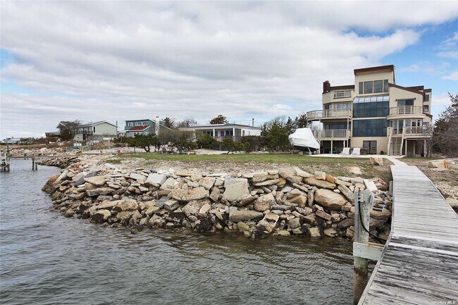 52 Larboard Ct - House Rental in Babylon, NY | ForRent.com