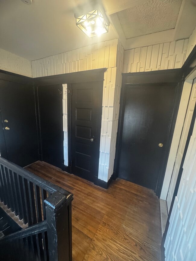 208 Saint Marys Ave Unit 2nd floor Off-Campus Housing, Staten Island, NY