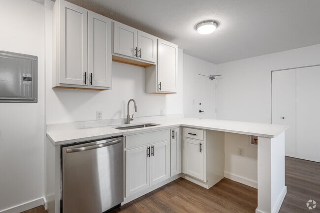 Case Western Reserve University | Off-Campus Housing Search