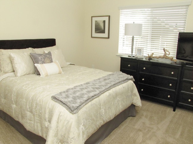 The Oaks at Hackberry Apartments For Rent in Sacramento, CA | ForRent.com