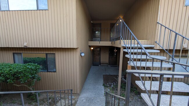 1511 Eagle Ridge Dr S Unit F6 - Condo for Rent in Renton, WA | ForRent.com