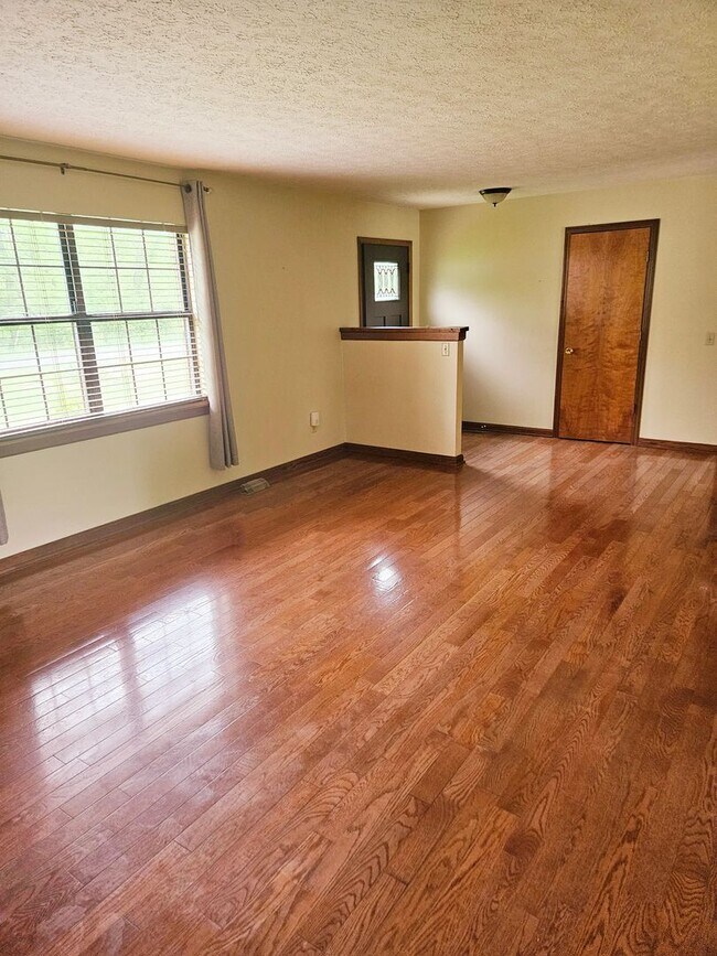 Spacious 3 Bedroom Home in a Tranquil Resi... - House Rental in Little ...