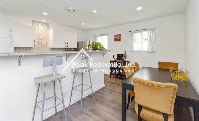 Updated 2bd/1ba Duplex In The Arden Area - House Rental in Sacramento ...