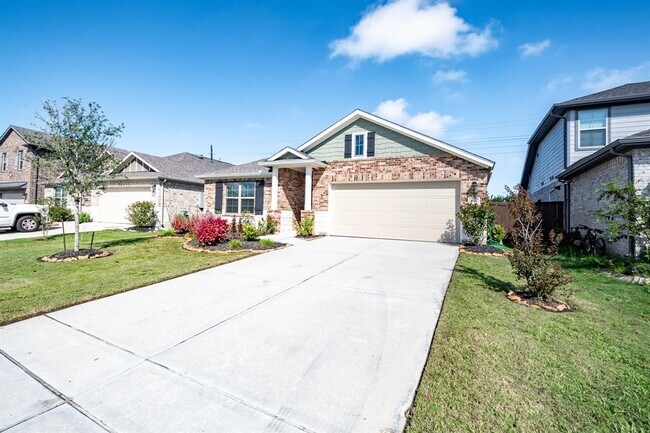 2107 Boreas Ln House - House Rental in Mont Belvieu, TX | ForRent.com
