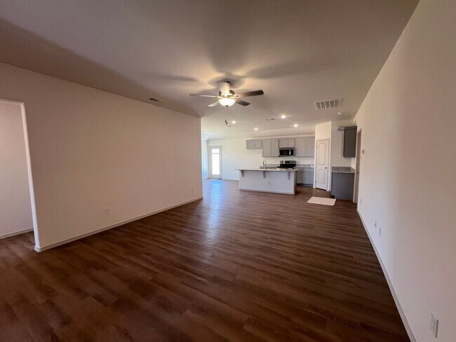 Amazing 3 Bedroom Home In Vander Ranch! - House Rental in Midland, TX ...