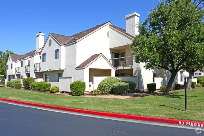 Maroa Park Apartments - Fresno, CA | ForRent.com