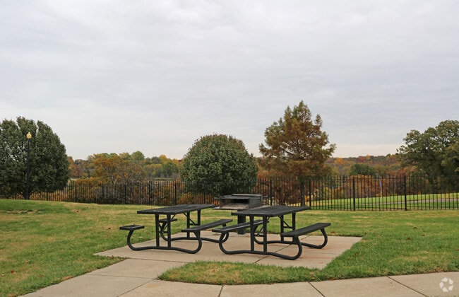 Grand Summit I/II Apartments - Grandview, MO | ForRent.com