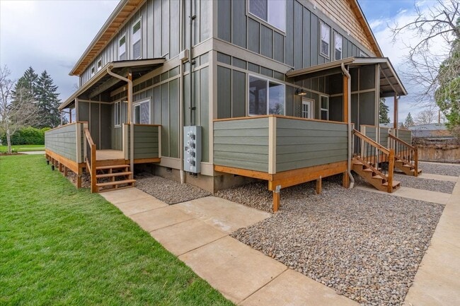 1094 15th St SE Off-Campus Housing, Salem, OR