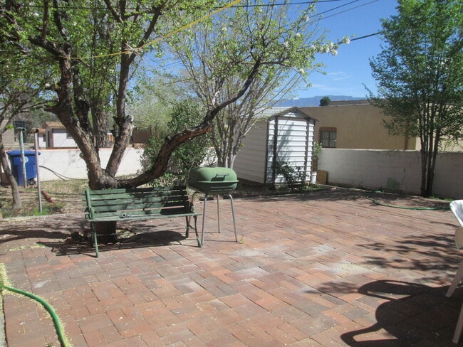 UNM LAW SCHOOL NORTH CAMPUS 3 Bedroom 2 Bath with Garage Off-Campus ...