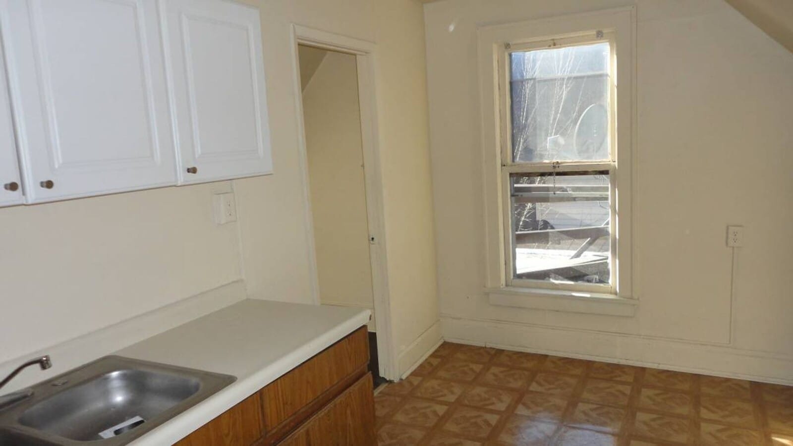 605 N 30th St Unit 2 Off-Campus Housing, Milwaukee, WI