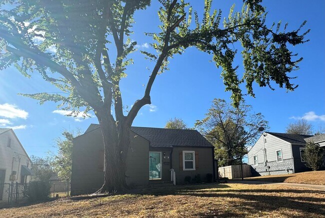 Adorable two bedroom one bathroom home loc... - House Rental in Tulsa ...