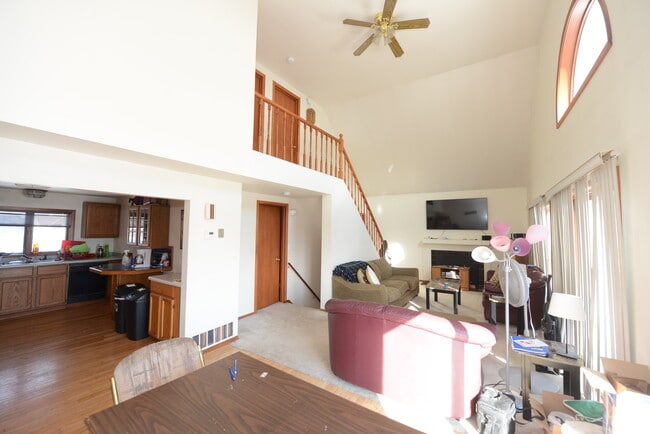 23 W Niagara St Off-Campus Housing, Duluth, MN