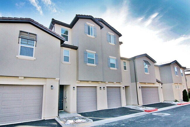 Clean, modern, move-in ready townhouse! - House Rental in Reno, NV ...
