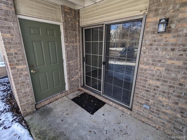 205 Maplewood Ct Condo Unit 2 - Condo for Rent in South Lyon, MI ...