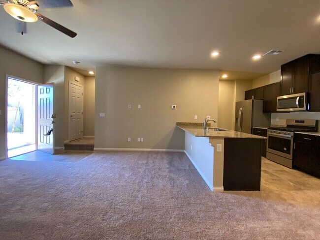 GATED MASTER PLAN COMMUNITY. 3 BED 2 BATH ... - House Rental in North ...