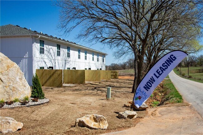 422 Blue Spgs St Townhome - Townhome Rental in Decatur AR | ForRent.com