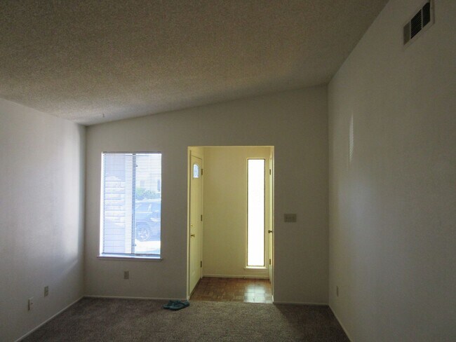 Roseville Cirby Woods Halfplex near Hwy 80... - House Rental in ...