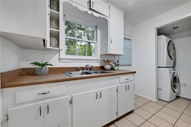 3207 Breeze Terrace - House for Rent in Austin, TX | ForRent.com