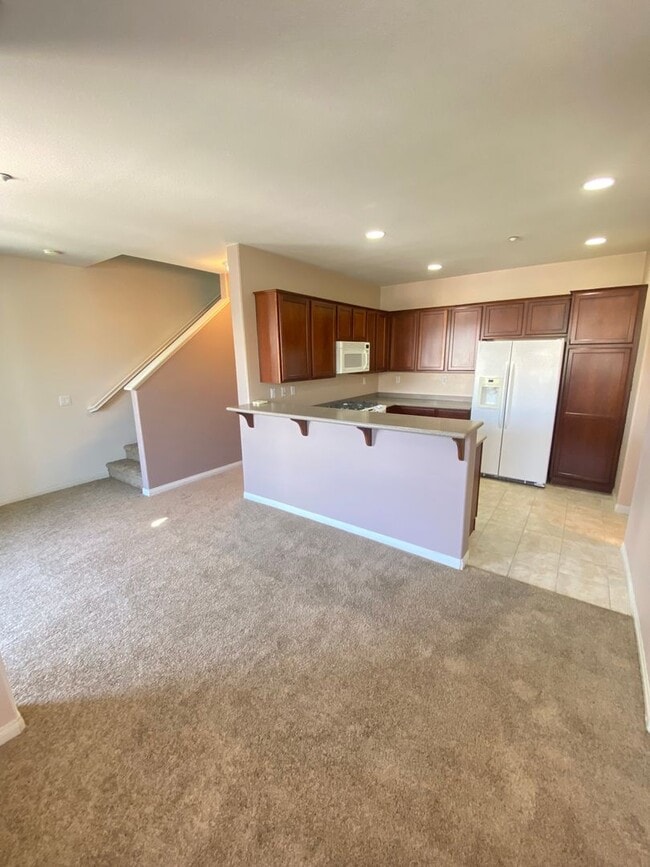 Beautiful Tri-Level End Unit Condo w/2 Car... - House Rental in Santee ...